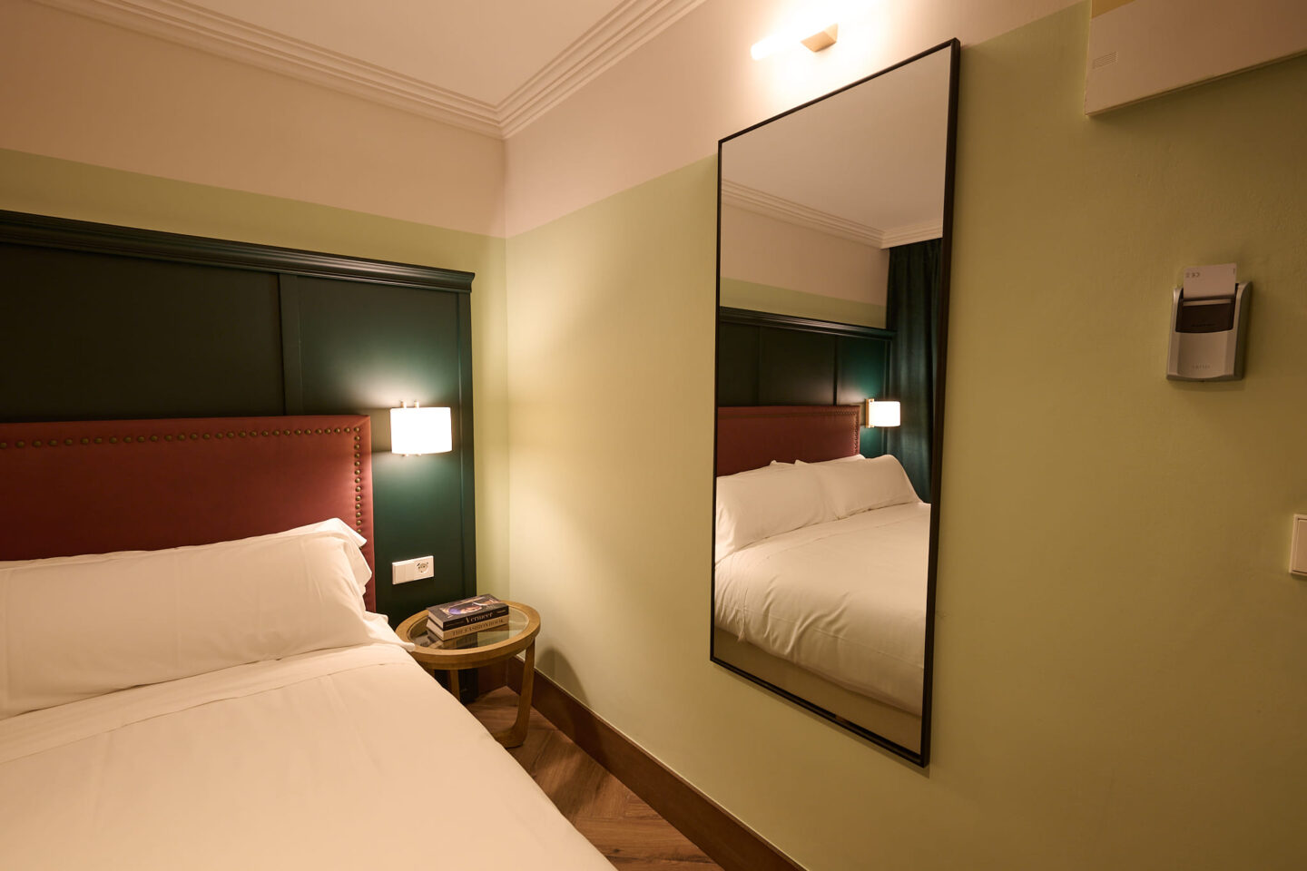 Hotel Honest Granada – Hotel Granada unimos historia, cercanía y confort.